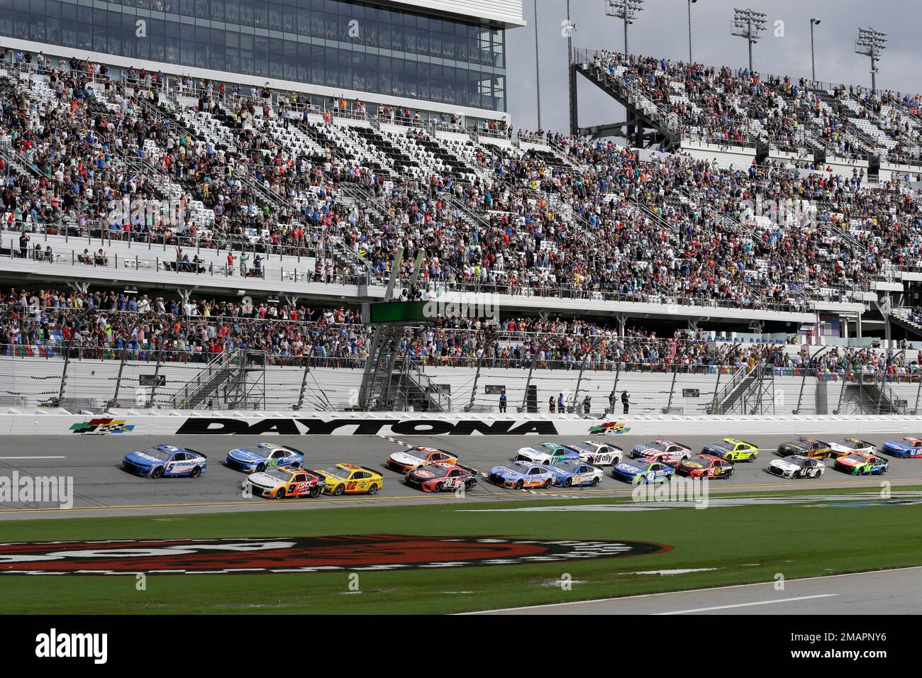 Kyle Larson (5) leads drivers past the green flag at the start of a ... Kyle Larson (5) leads drivers past the green flag at the start of a ...