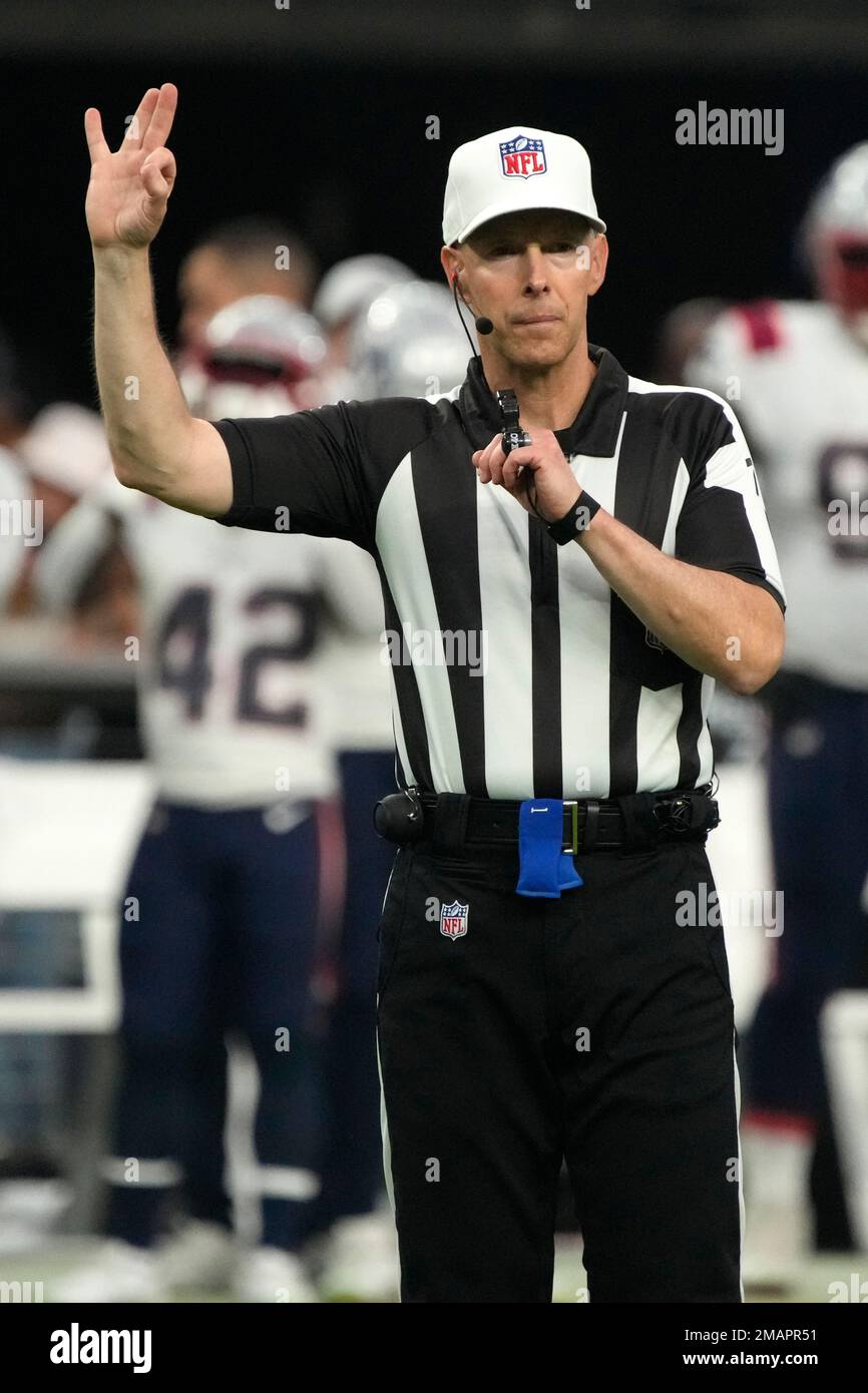 NFL referee Scott Novak makes the call during the first half of an NFL ...