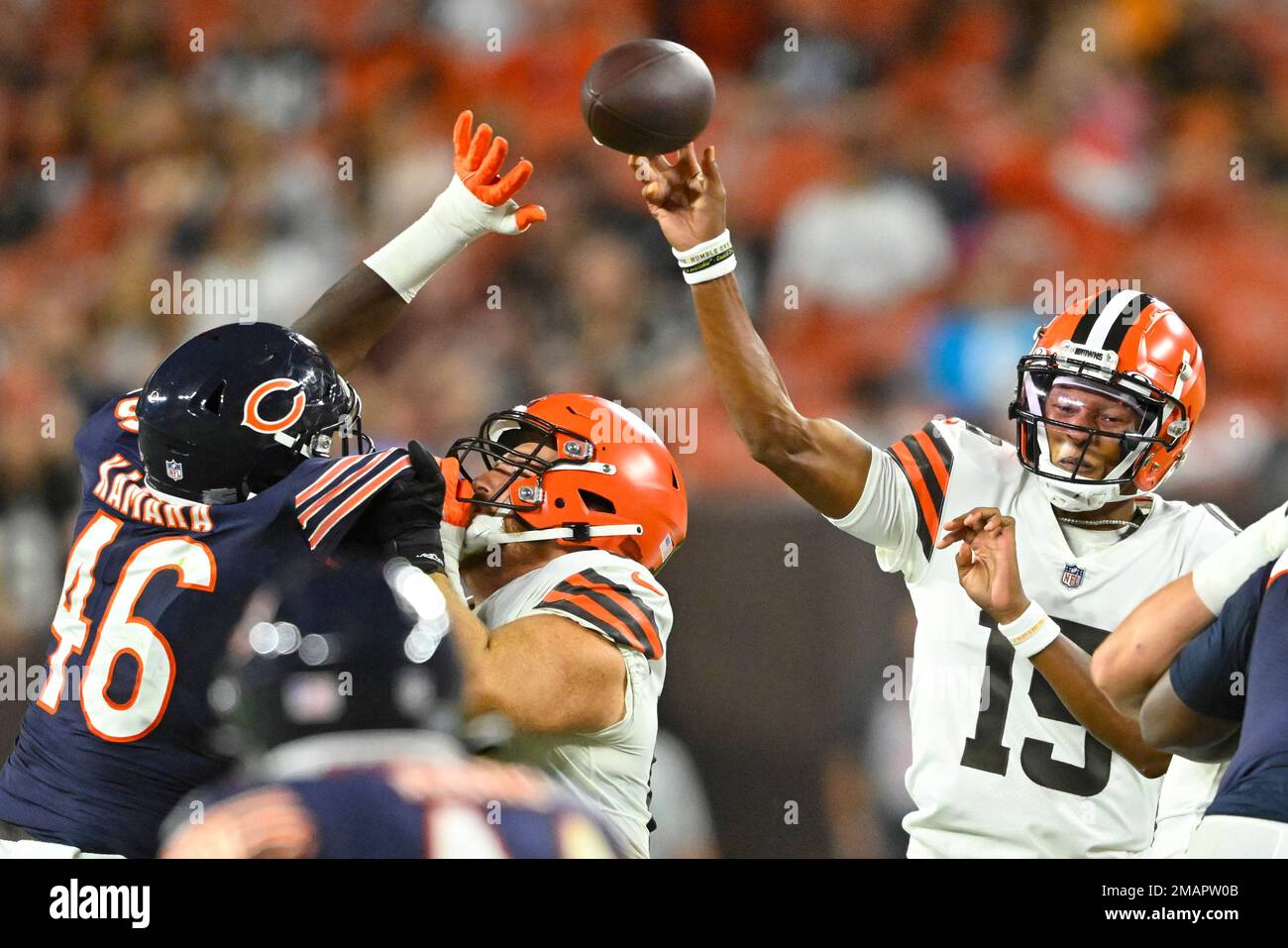 Cleveland Browns quarterback Joshua Dobbs (15) passes as Chicago Bears ...