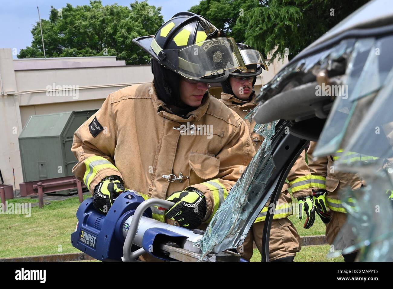 Jaws of life tool hi-res stock photography and images - Alamy