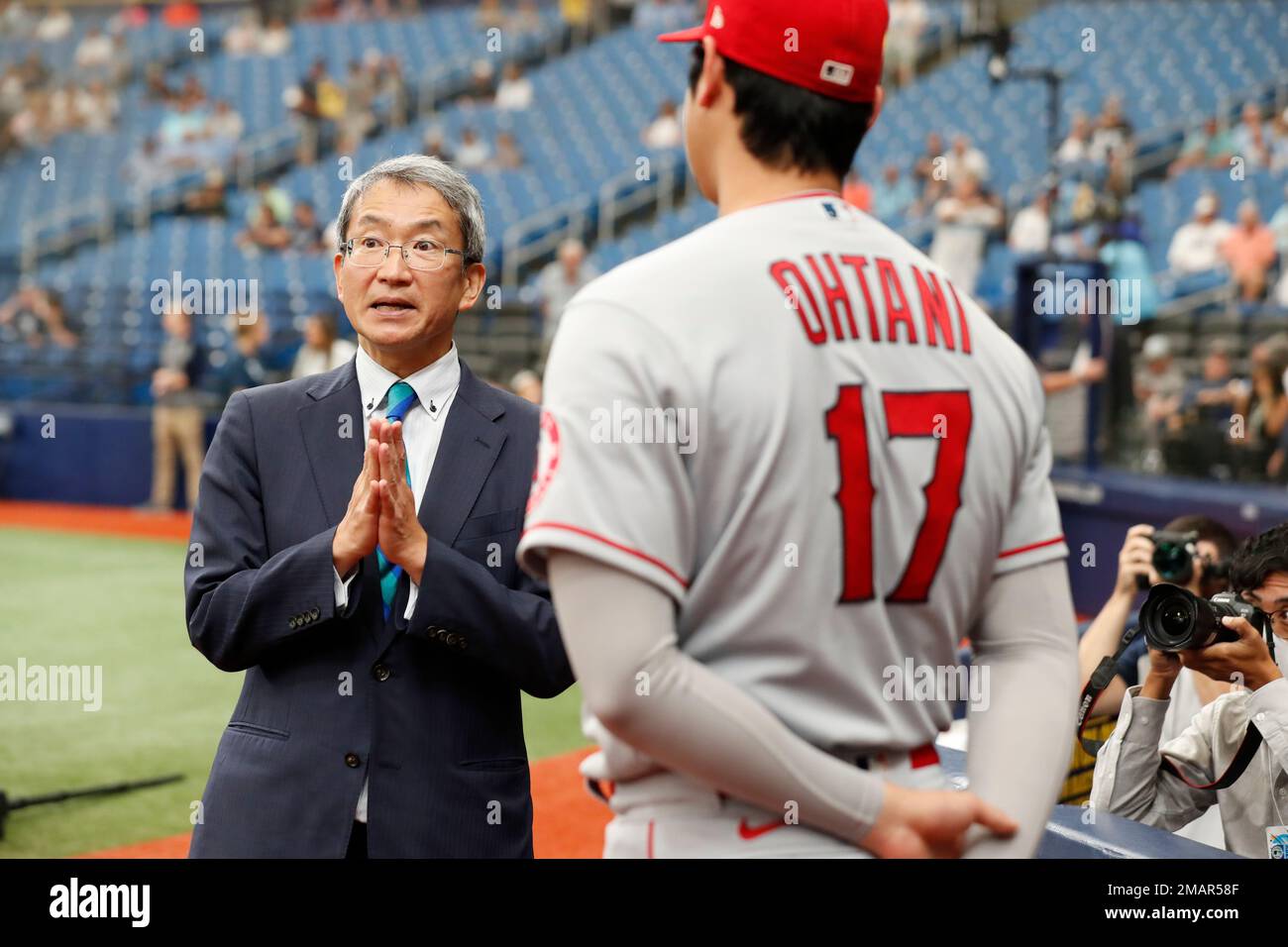 Los Angeles Angels' Shohei Ohtani talks with Consul-General of Japan in ...