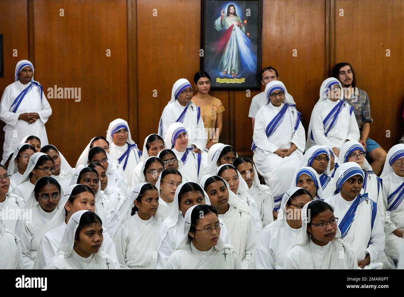 Nuns of the Missionaries of Charity, founded by Saint Teresa, pray by ...