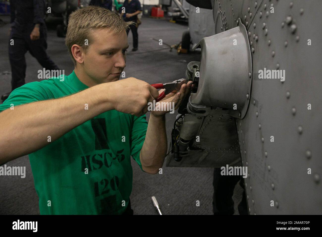 220603-N-QP737-1033 ATLANTIC OCEAN (June 3, 2022) Aviation Structural ...