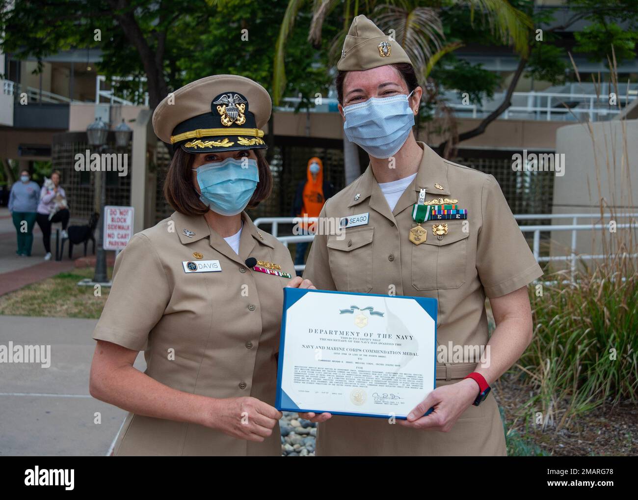 Left right meghan hi-res stock photography and images - Alamy