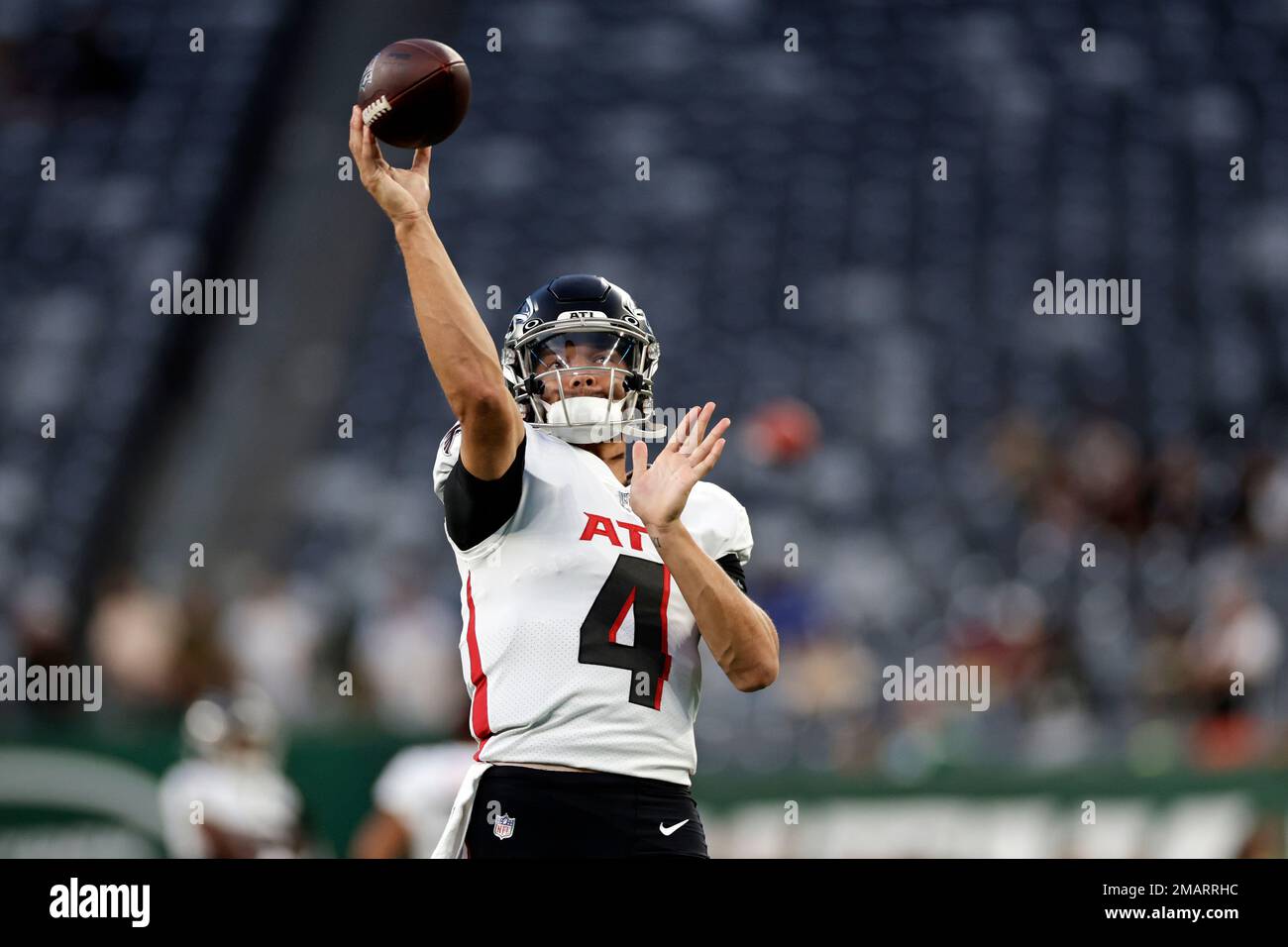 Atlanta Falcons quarterback Desmond Ridder (4) warms up before an NFL ...
