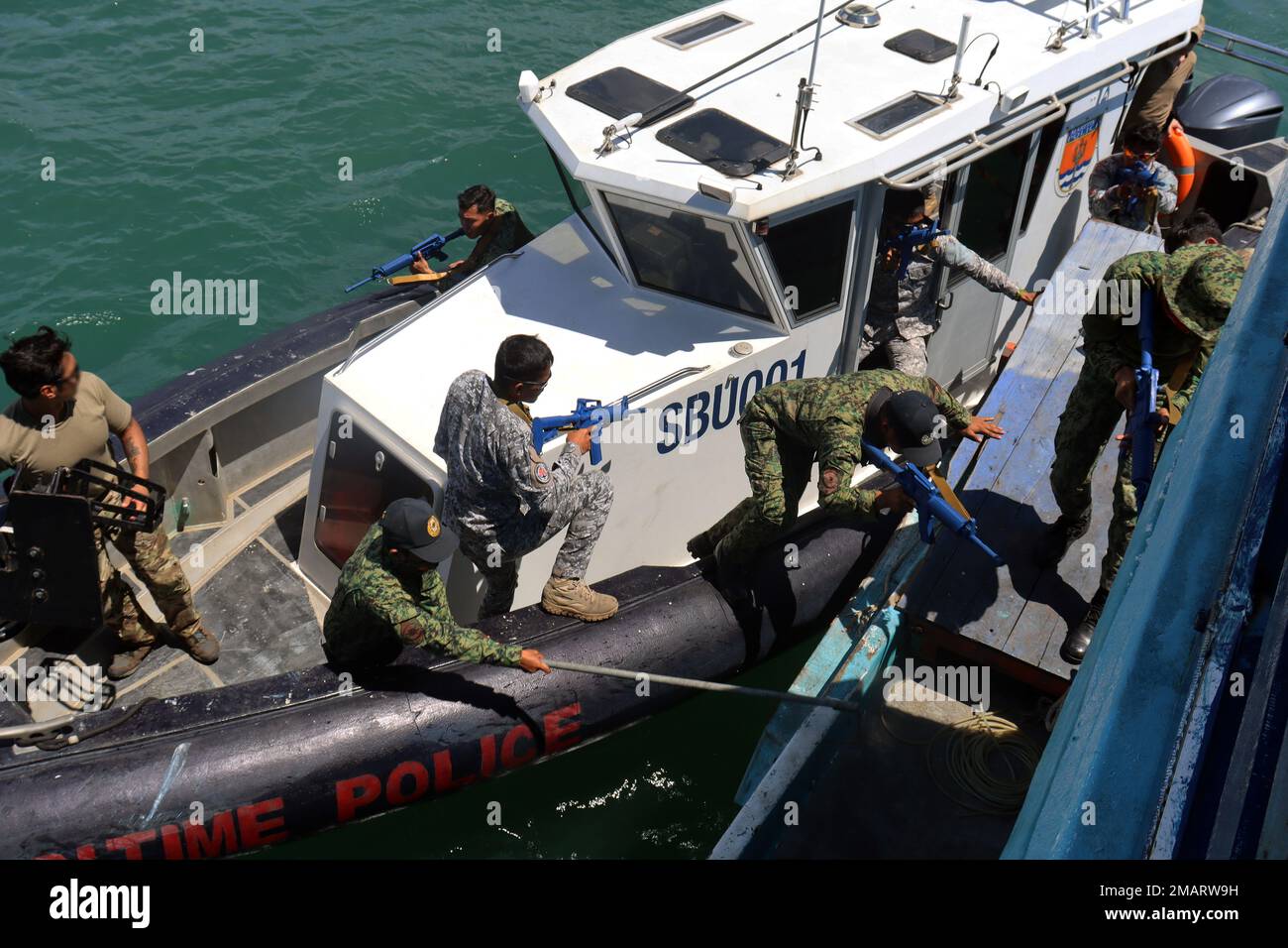 Philippine national police maritime group hi-res stock photography and ...