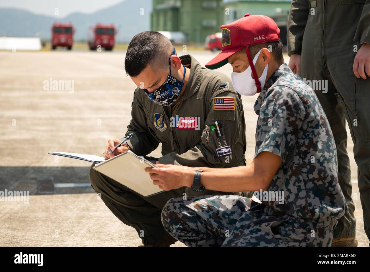 Pilot crew member air force hi-res stock photography and images - Alamy