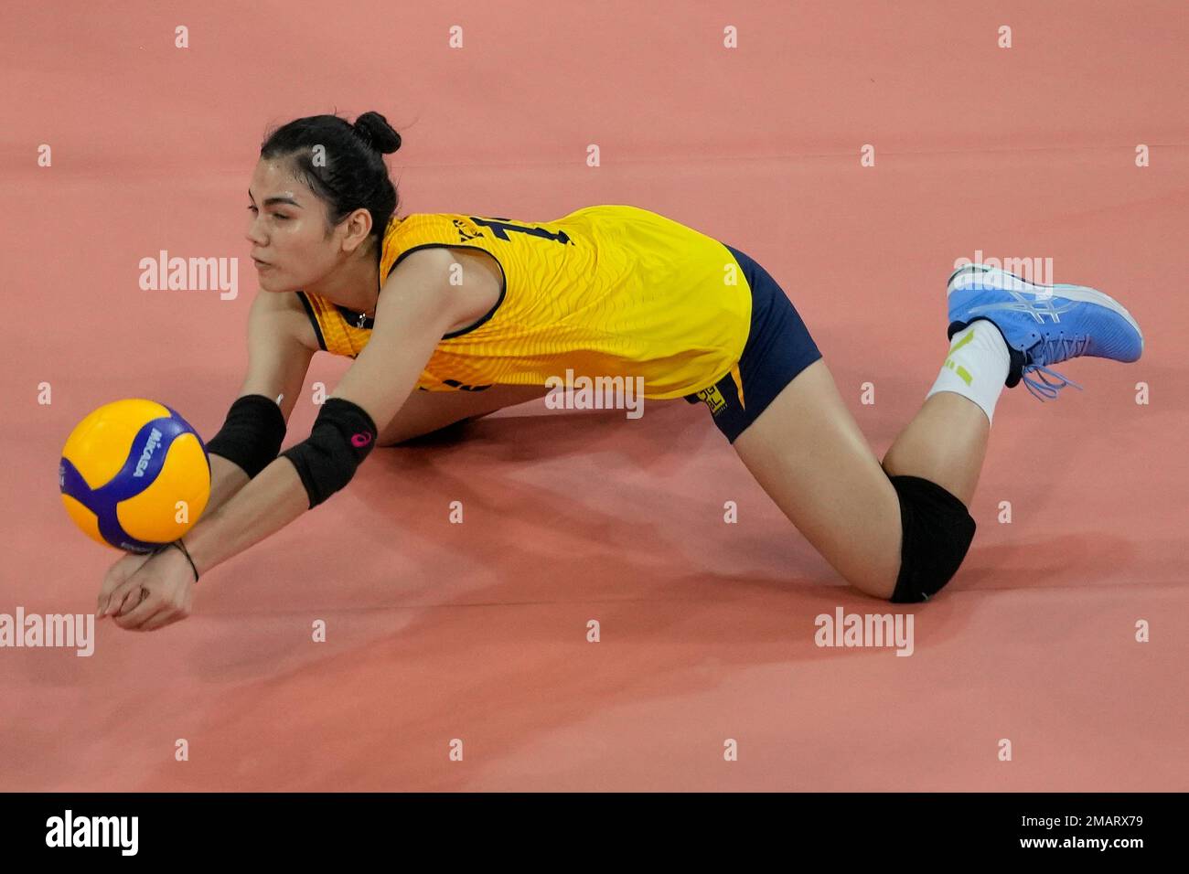 Vietnam's Thi Hue Luu dives for the ball during their preliminary match ...