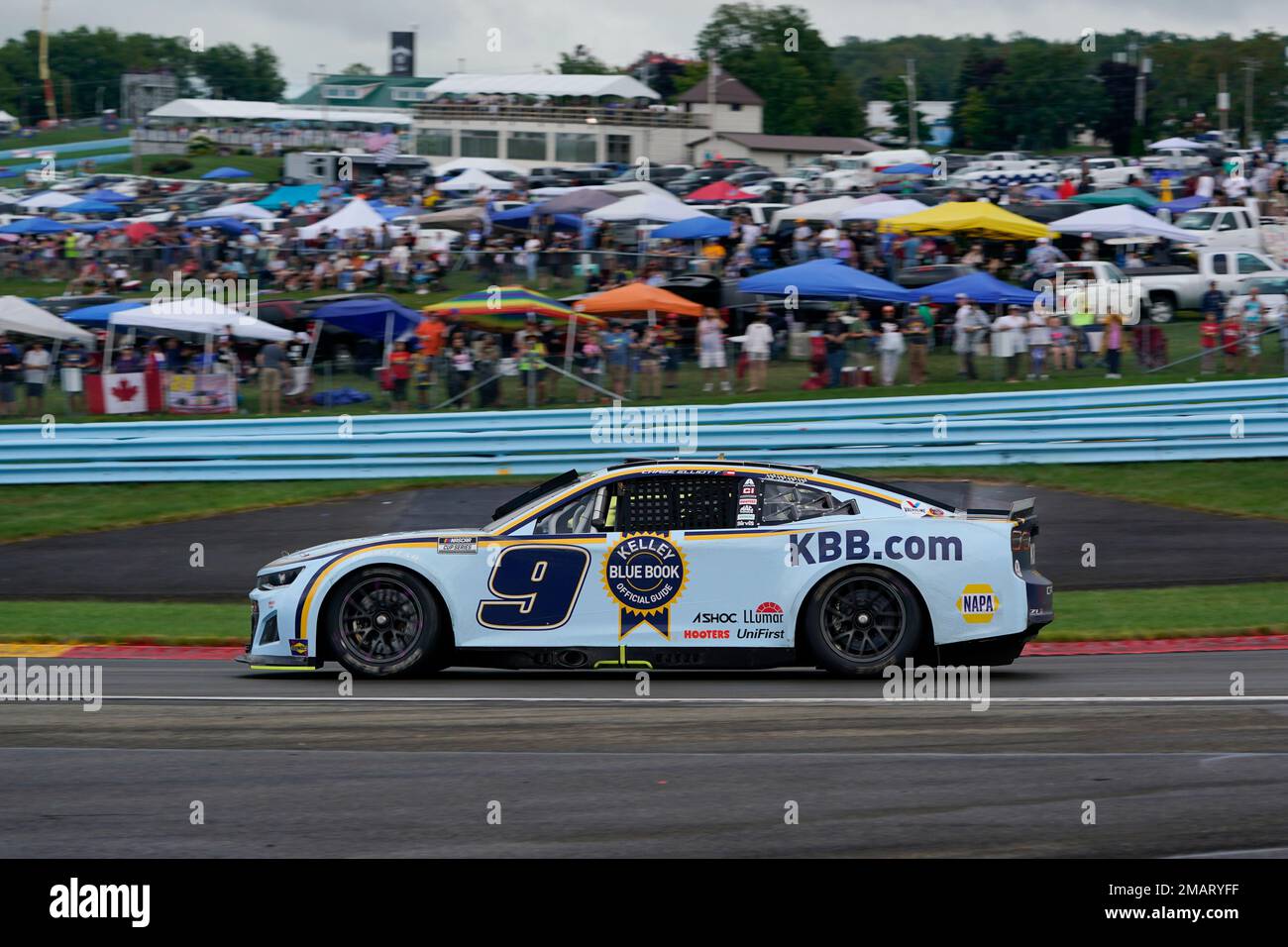 Chase Elliott drives around the first turn during a NASCAR Cup Series ...
