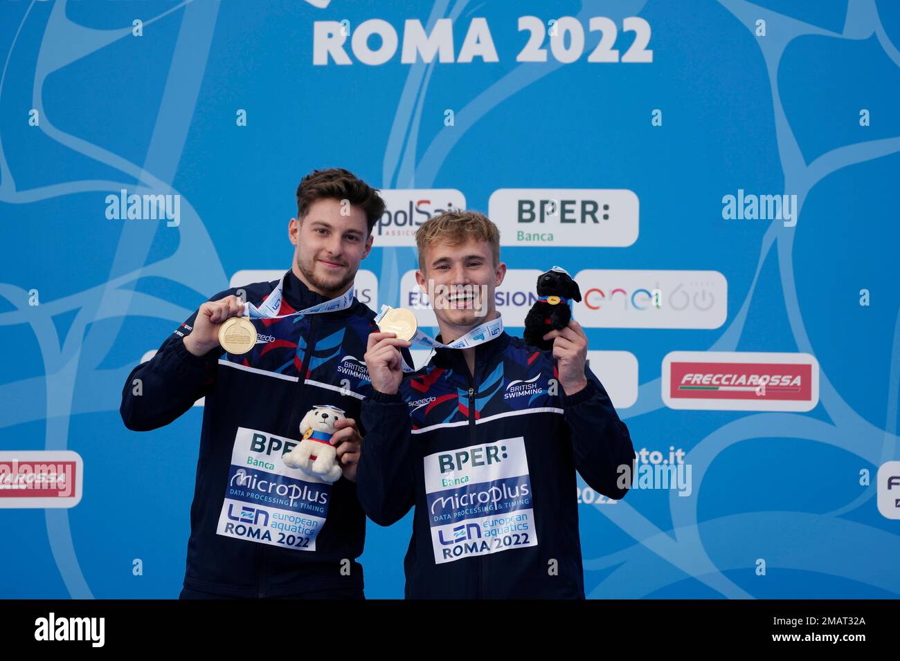 Anthony Harding and Jack Laugher of Britain celebrate their gold medal ...