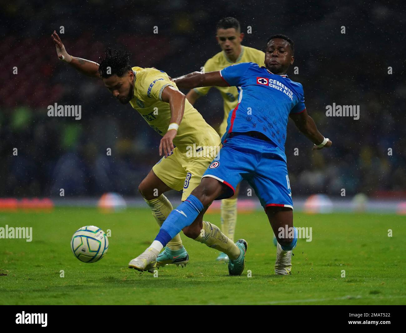 America's Alvaro Fidalgo, left, and Cruz Azul Michael Estrada, fight ...