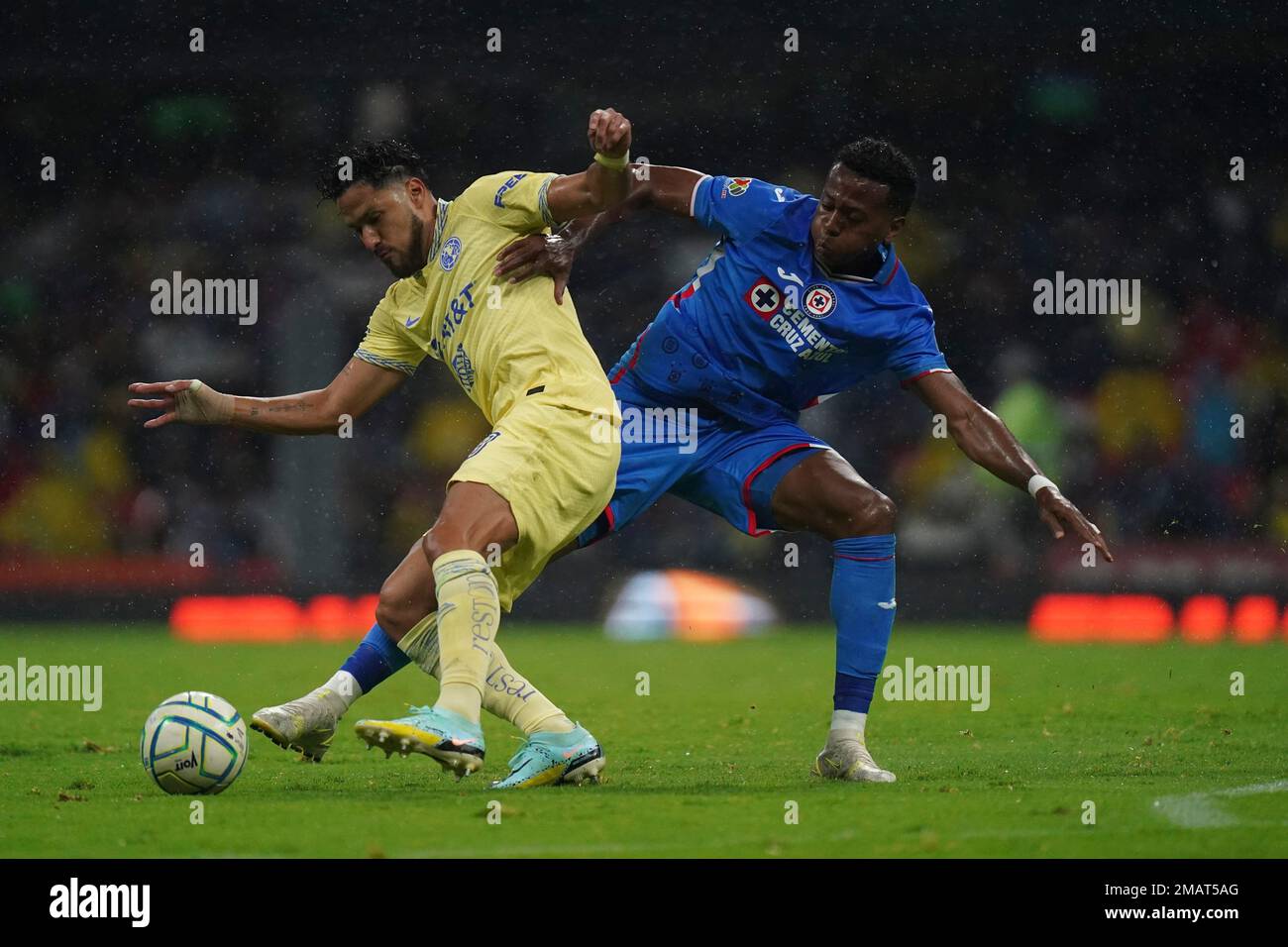 America's Alvaro Fidalgo, left, and Cruz Azul Michael Estrada, fight ...