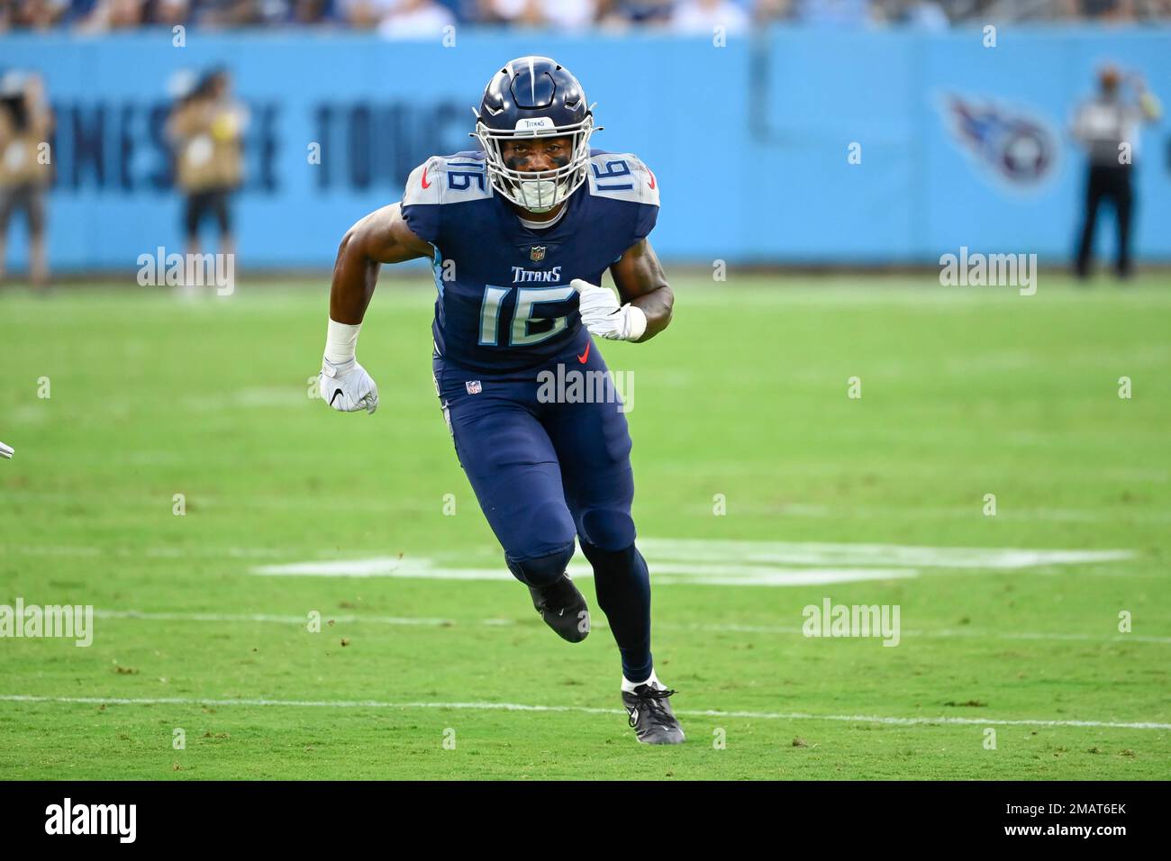 Tennessee Titans wide receiver Treylon Burks (16) plays against the ...