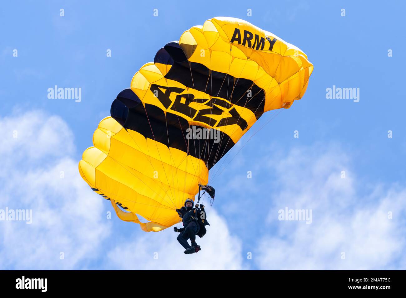 Sgt. 1st Class Danny Hellman of the Golden Knights Black demonstration ...