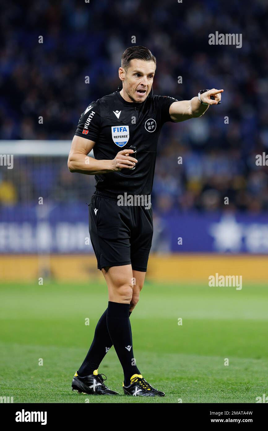 BARCELONA - JAN 7: The referee Del Cerro Grande in action at the LaLiga ...