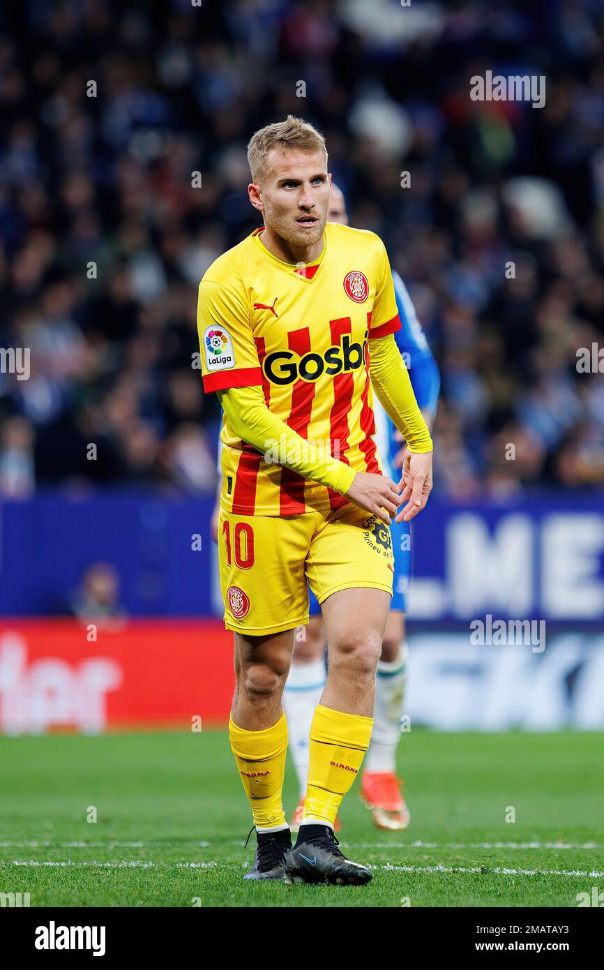 BARCELONA - JAN 7: Samu Saiz in action at the LaLiga match between RCD ...