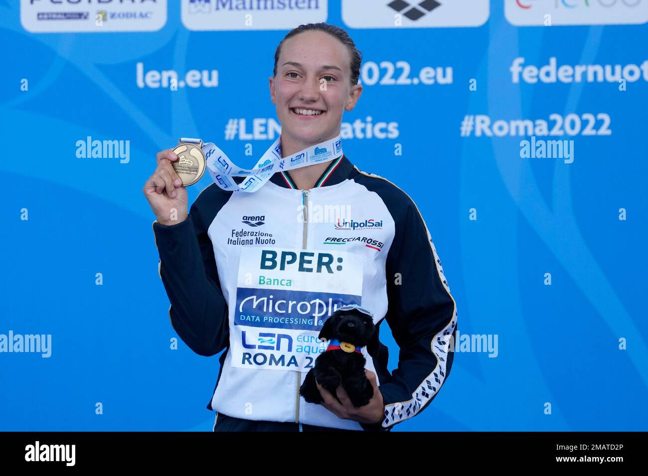 Elisa Cosetti of Italy celebrates her bronze medal on the podium of the ...