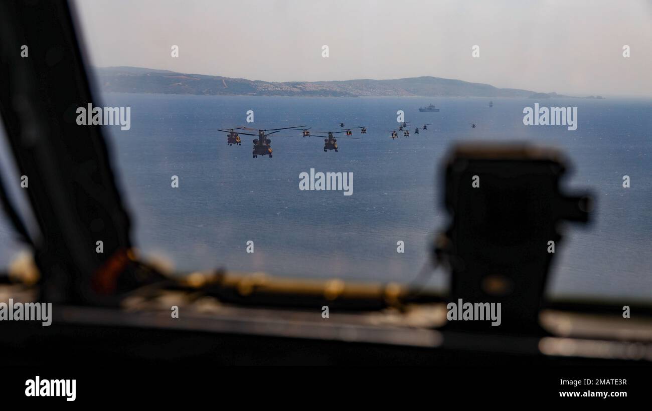 A U.S. Marine Corps CH-53E Super Stallion, assigned to Marine Medium ...