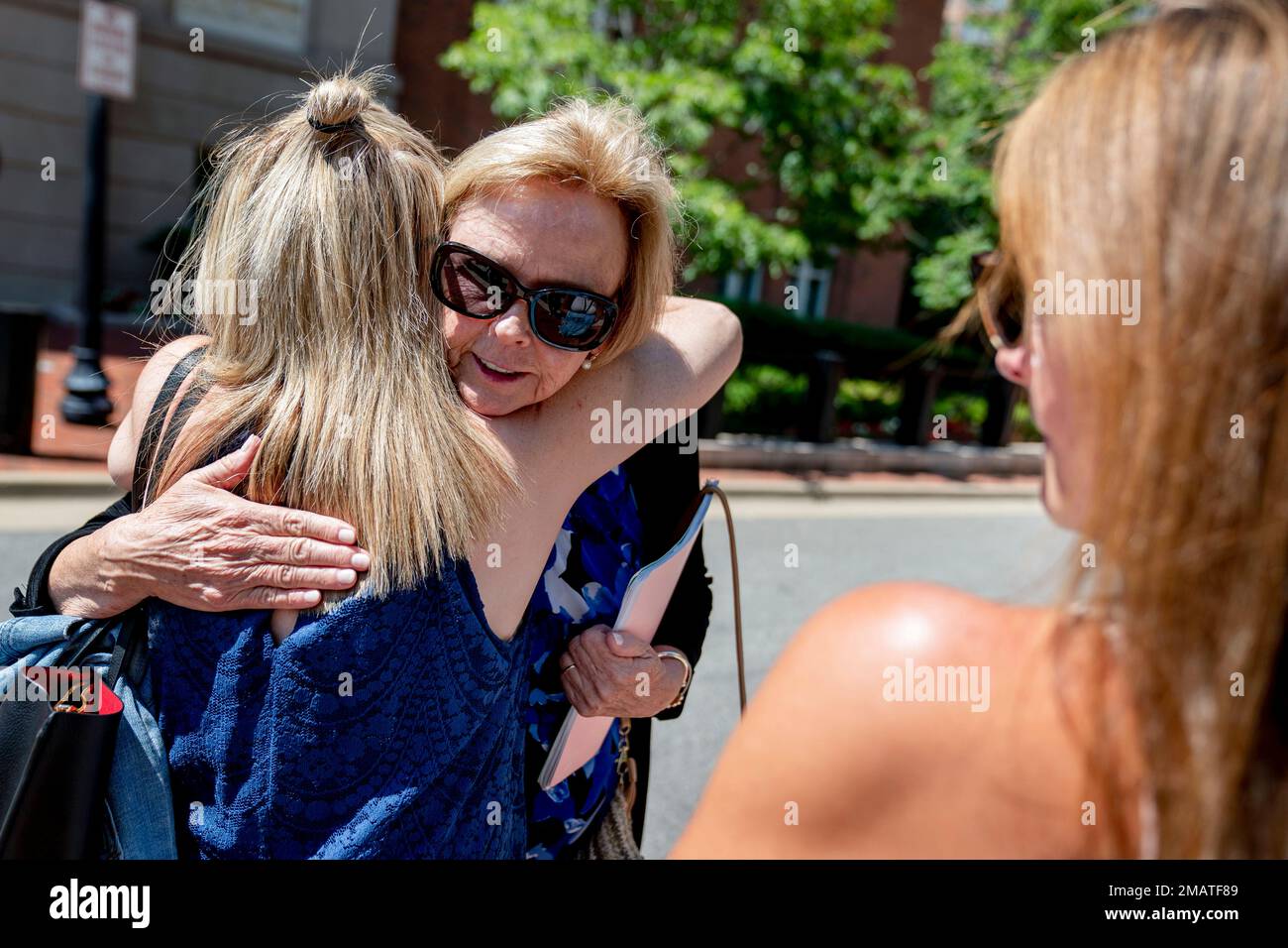 Lori Lyon, right, watches as her sister Marsha Mueller, the mother of ...