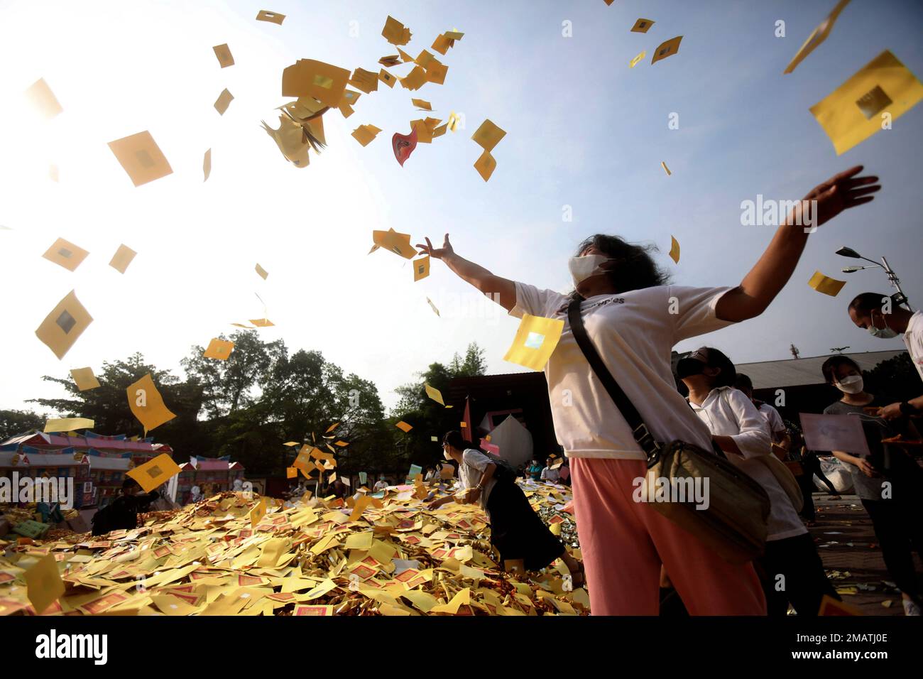 Ethnic Chinese people throw imitation money known as 'hell money' to be ...