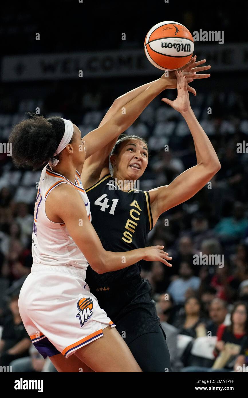 Las Vegas Aces center Kiah Stokes (41) attempts a shot over Phoenix ...