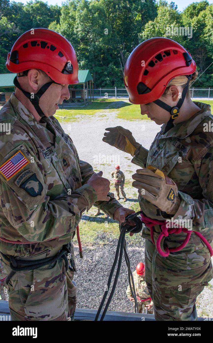 Sgt. 1st Class Paul Shelton, training sergeant with Company B, 399th ...