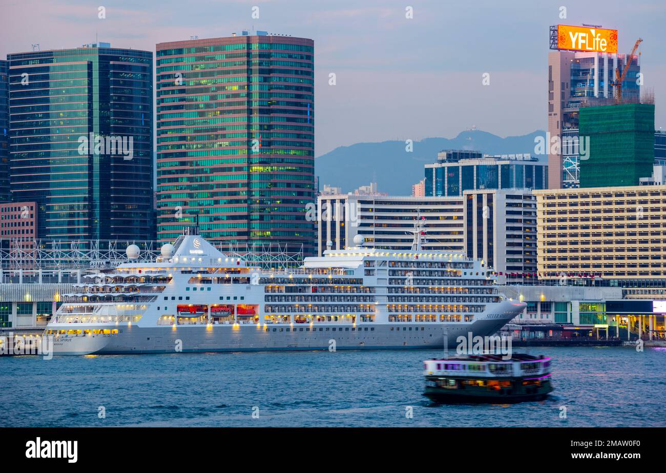 The first International cruise ship in three years sails into Hong Kong ...
