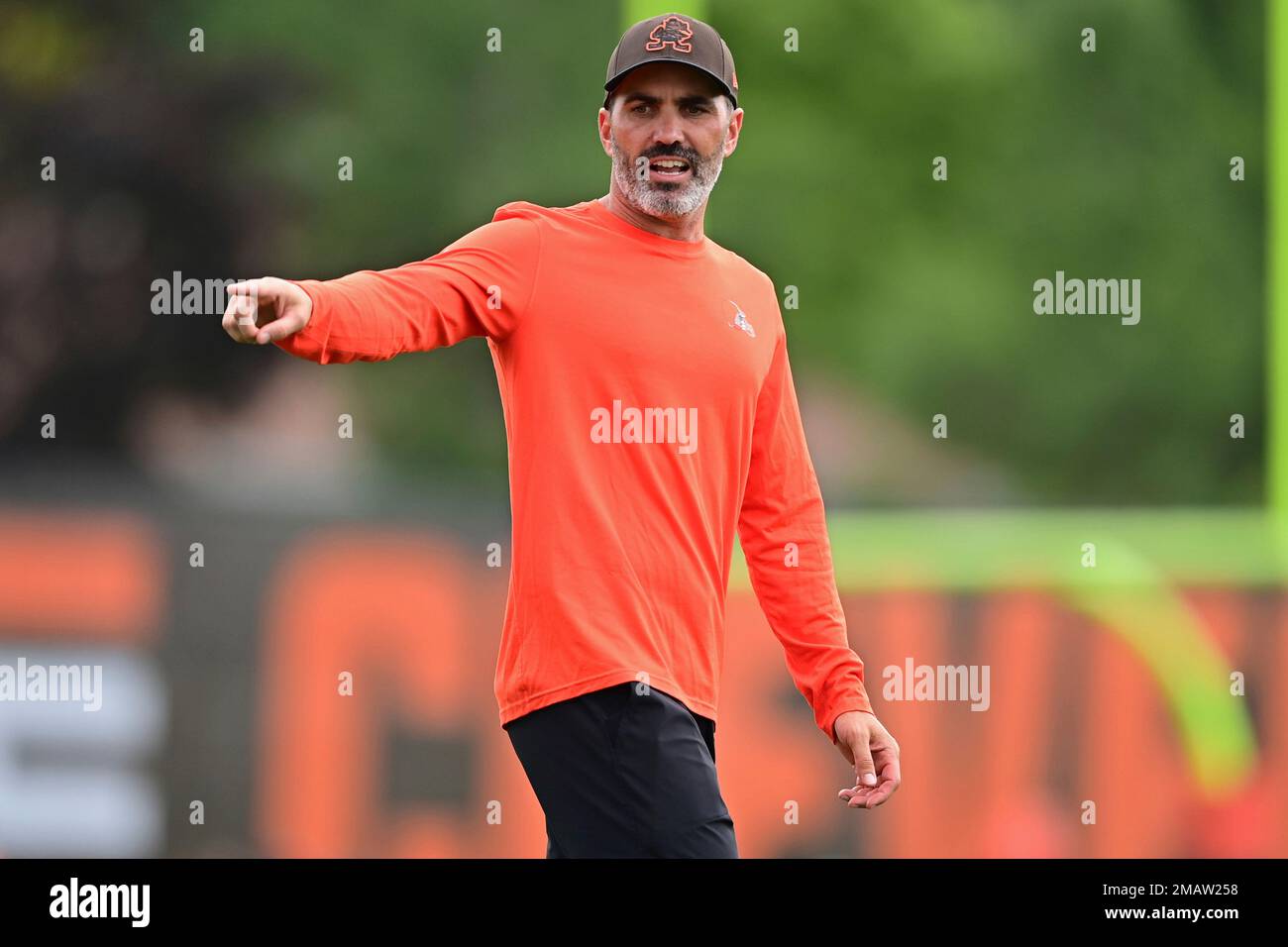 Cleveland Browns head coach Kevin Stefanski gestures during NFL ...