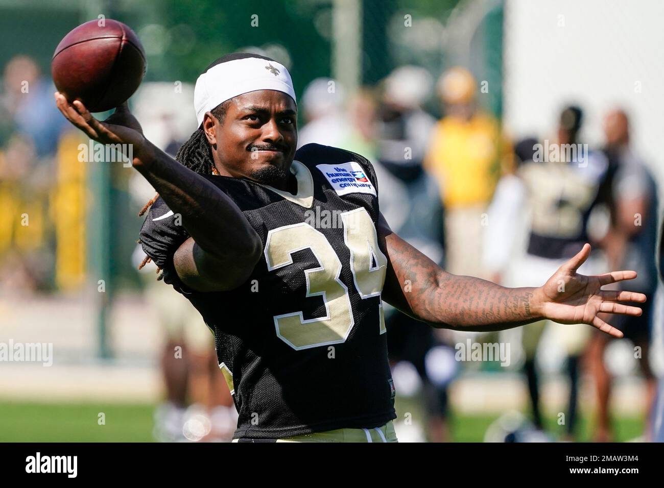 New Orleans Saints' Tony Jones Jr. warms up before an NFL football ...