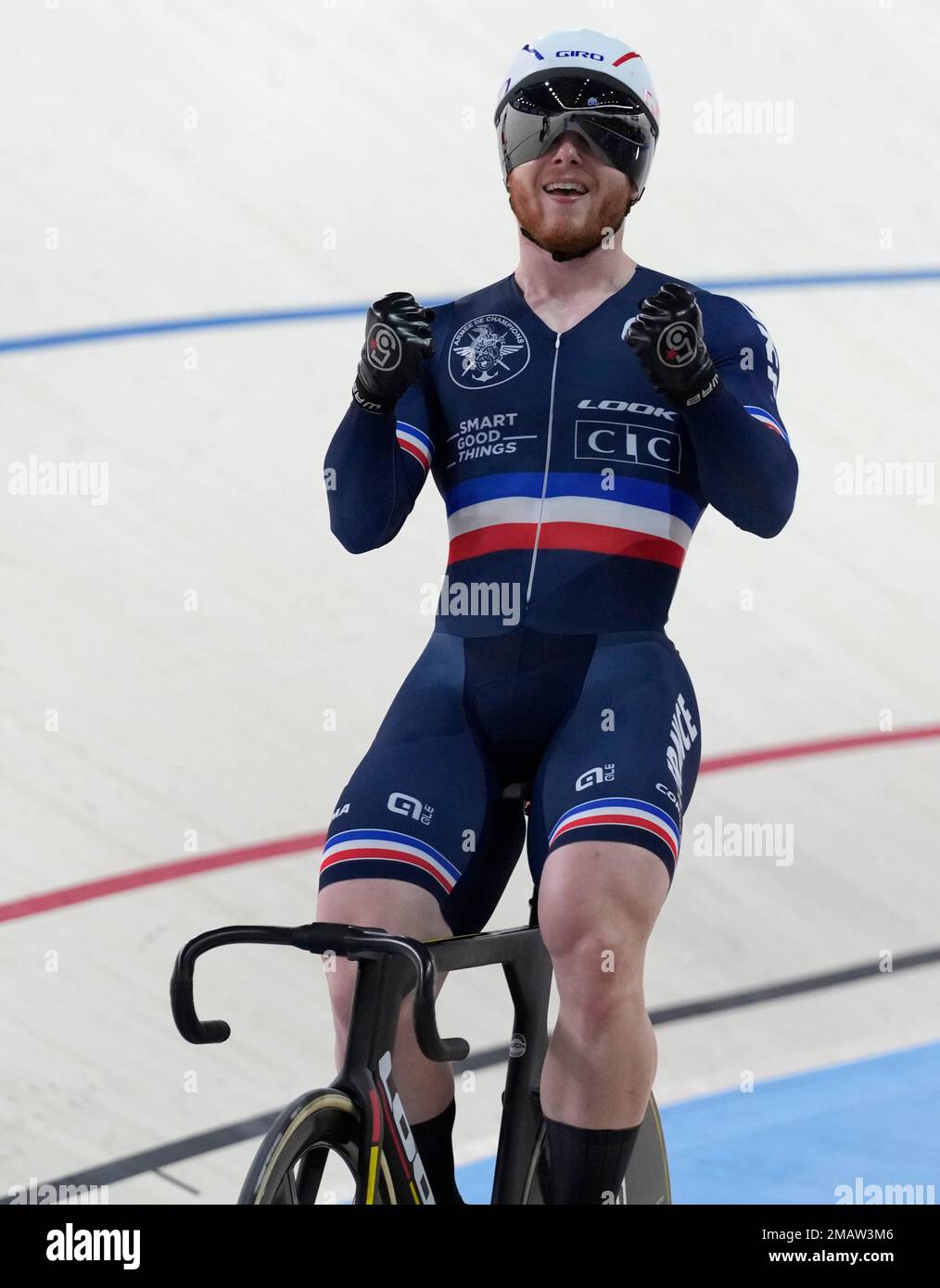 France's Sebastien Vigier celebrates his victory at Men's Keirin final ...