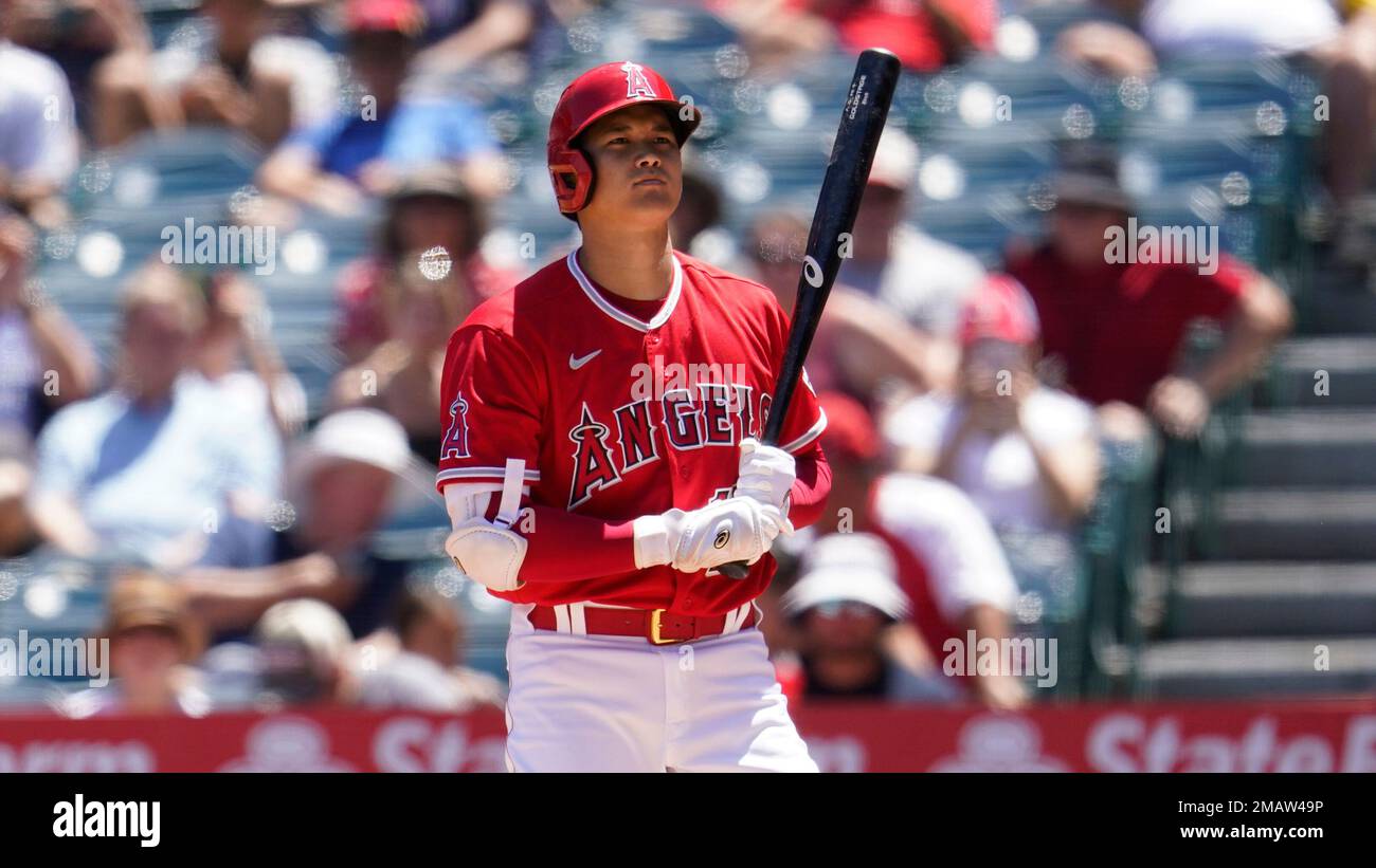 Los Angeles Angels' Shohei Ohtani prepares to bat during a baseball ...