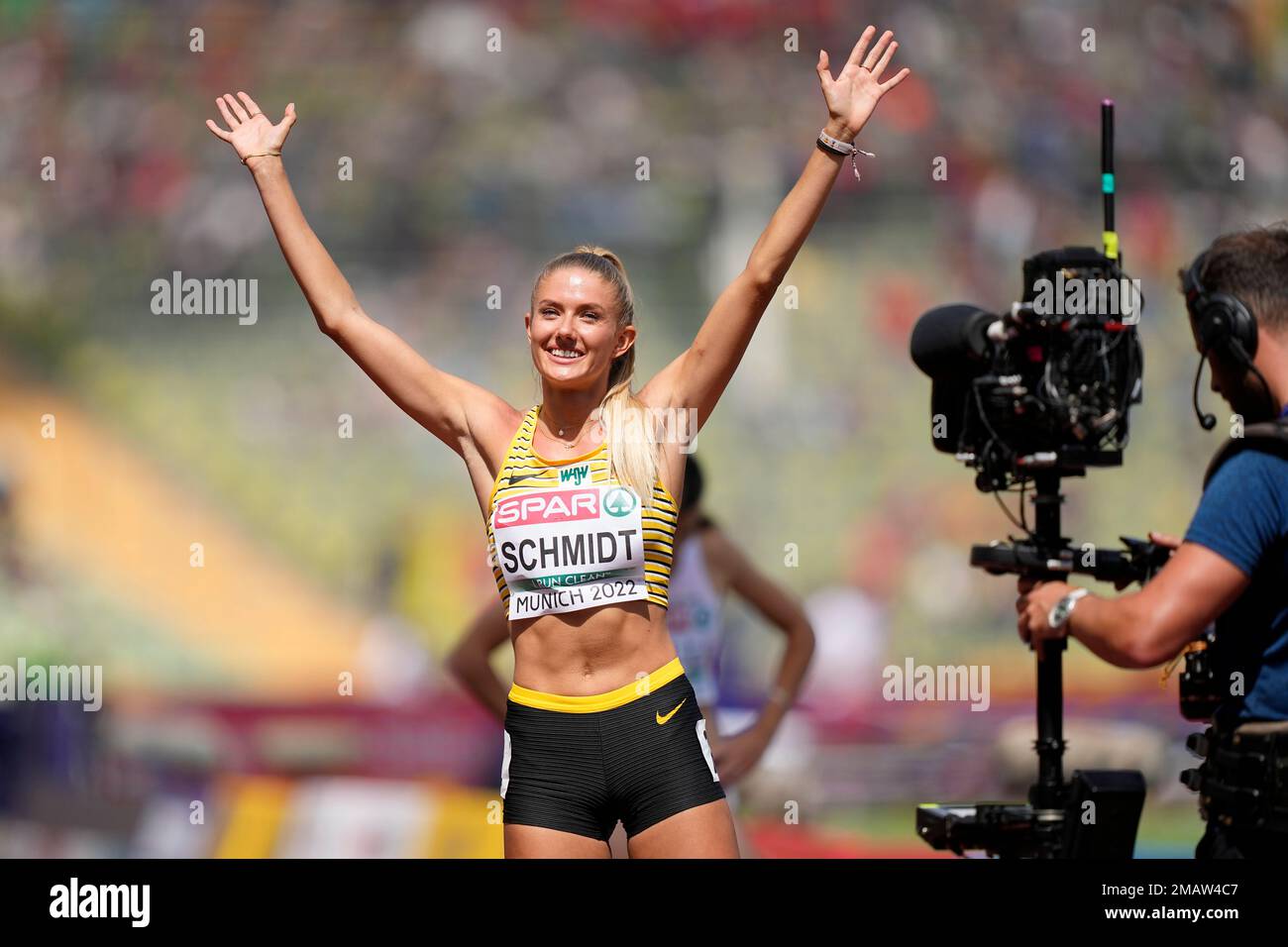 Alica Schmidt, of Germany, waves before starting in a Women's 400 ...