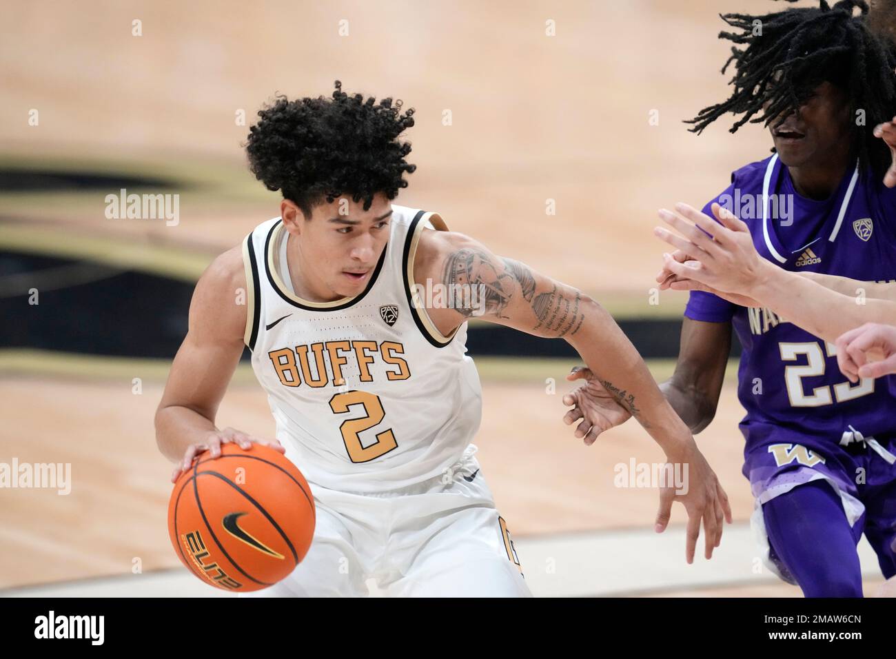 Colorado guard KJ Simpson, left, drives the lane as Washington guard ...