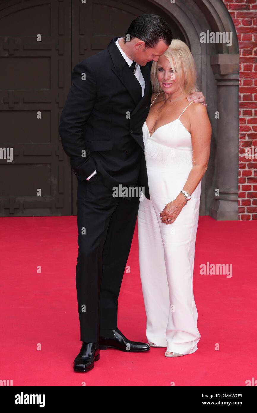 Matt Smith and Lynne Smith pose upon arrival for the premiere of the TV ...