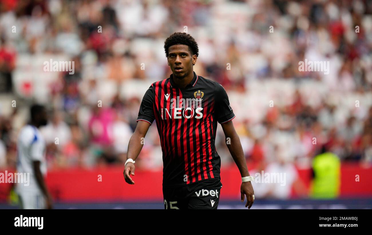 Nice's Jean-Clair Todibo gets into position during the French League ...