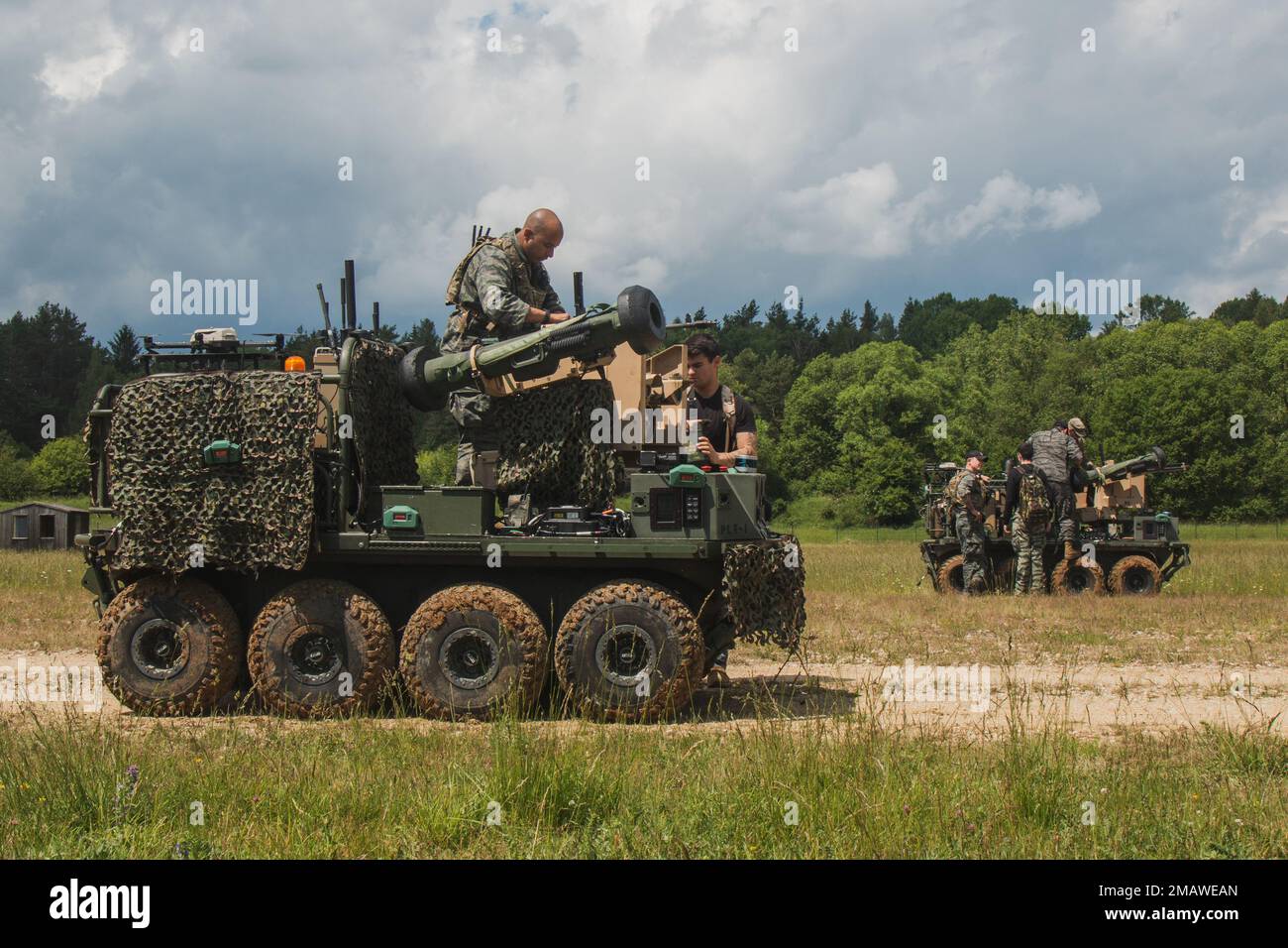 U.S. Soldiers assigned to 1st Battalion, 4th Infantry Regiment are ...