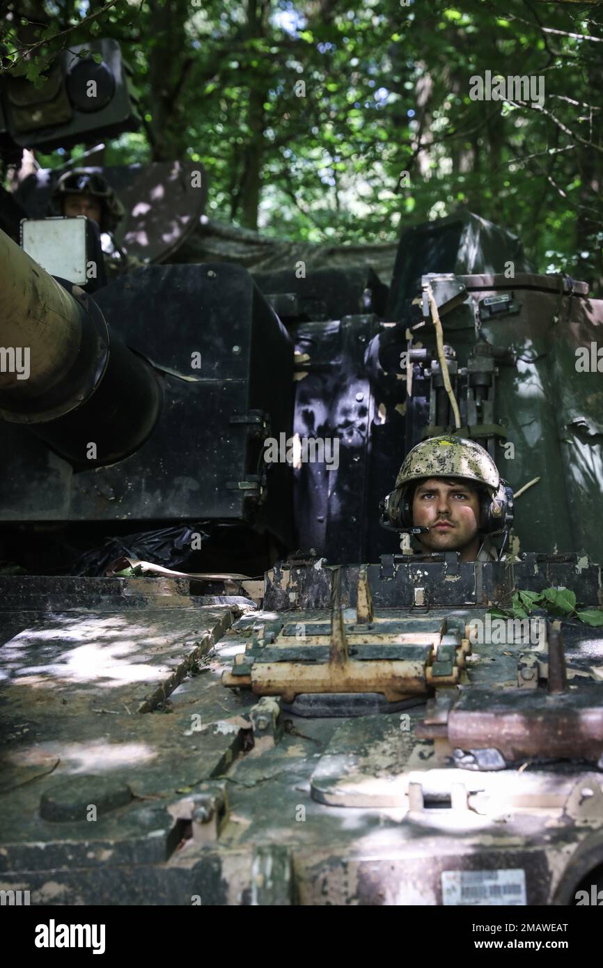 U.S. Soldiers, assigned to 1-41 Field Artillery Battalion, Charlie ...