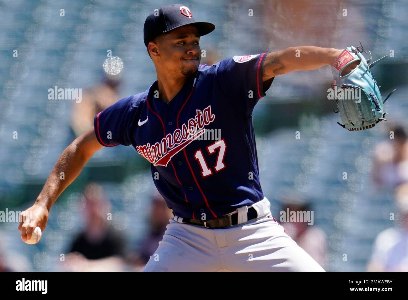Minnesota Twins starting pitcher Chris Archer throws to a Los Angeles ...