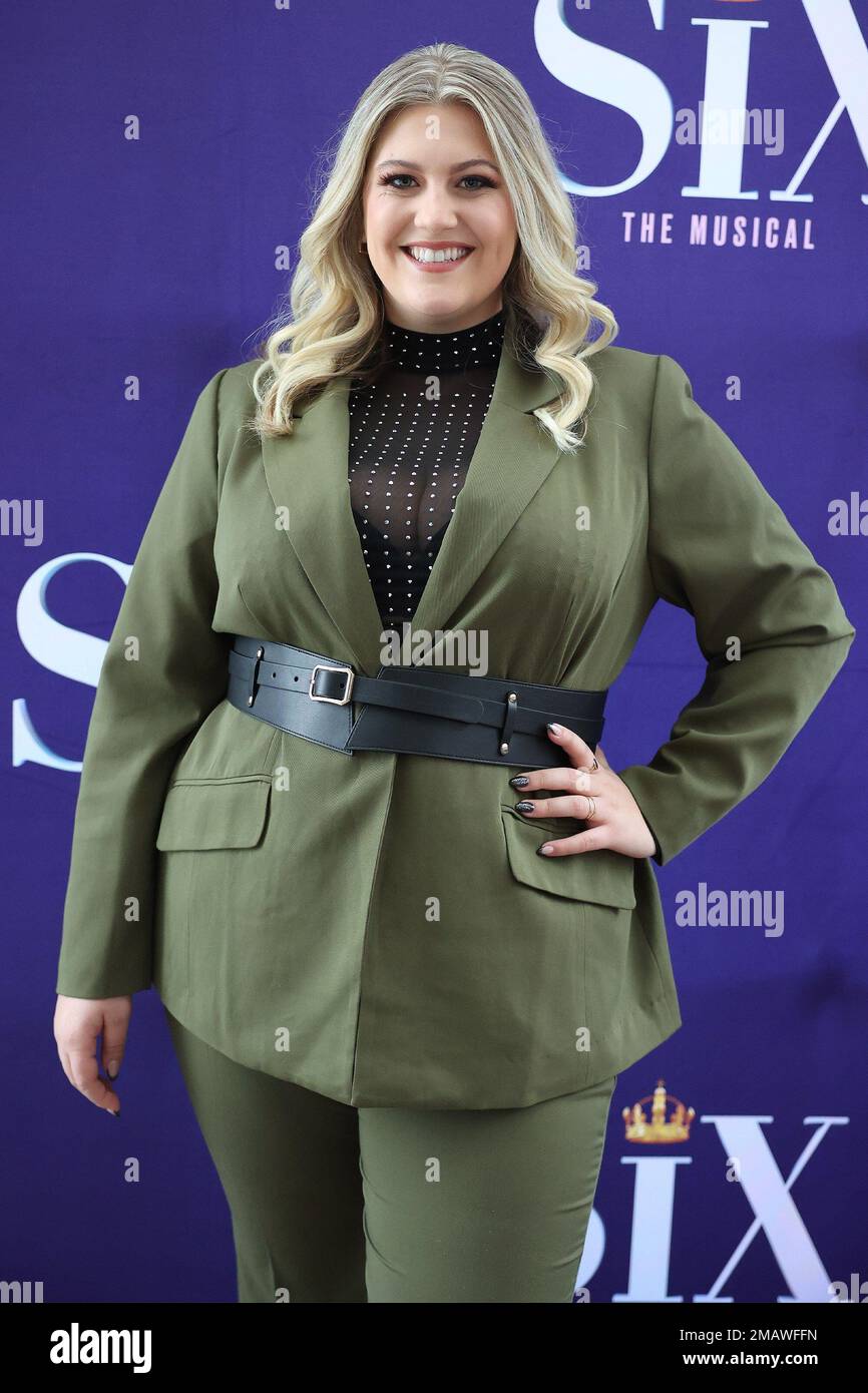 Six the musical cast photo call hi-res stock photography and images - Alamy