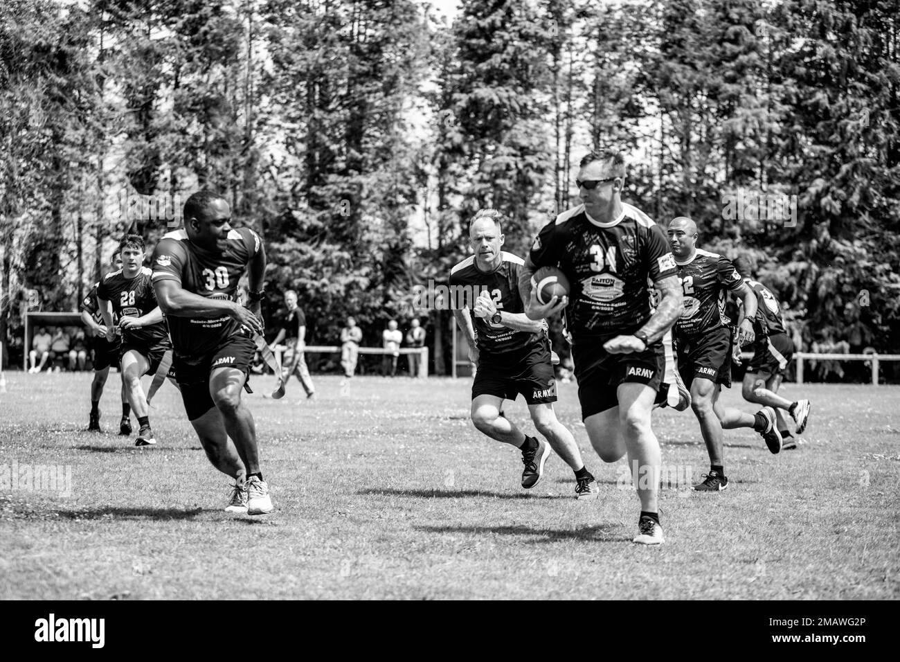 Paratroopers assigned to the 82nd Airborne Division and 101st Airborne ...