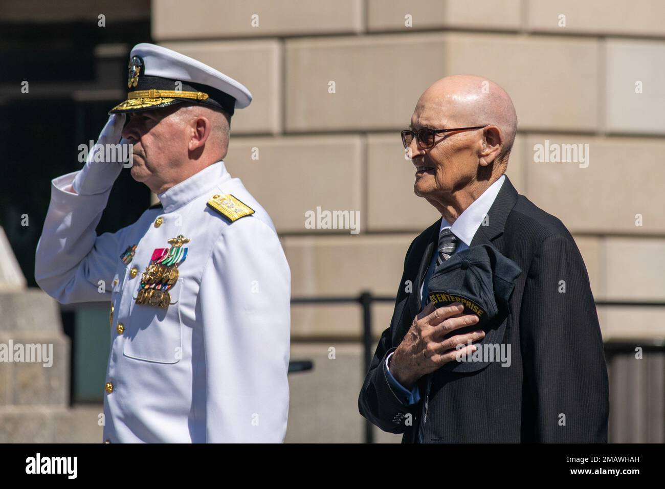 From right, retired Chief Yeoman Bill Norberg, a Battle of Midway ...