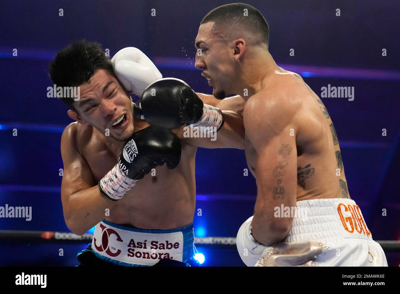 Teofimo Lopez hits Pedro Campa in a junior welterweight boxing match ...