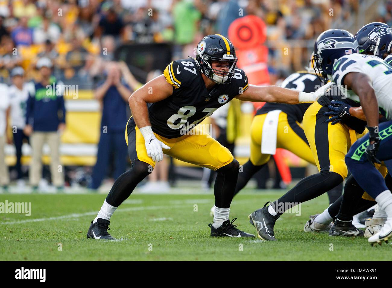 Pittsburgh Steelers tight end Kevin Rader (87) blocks for an extra ...