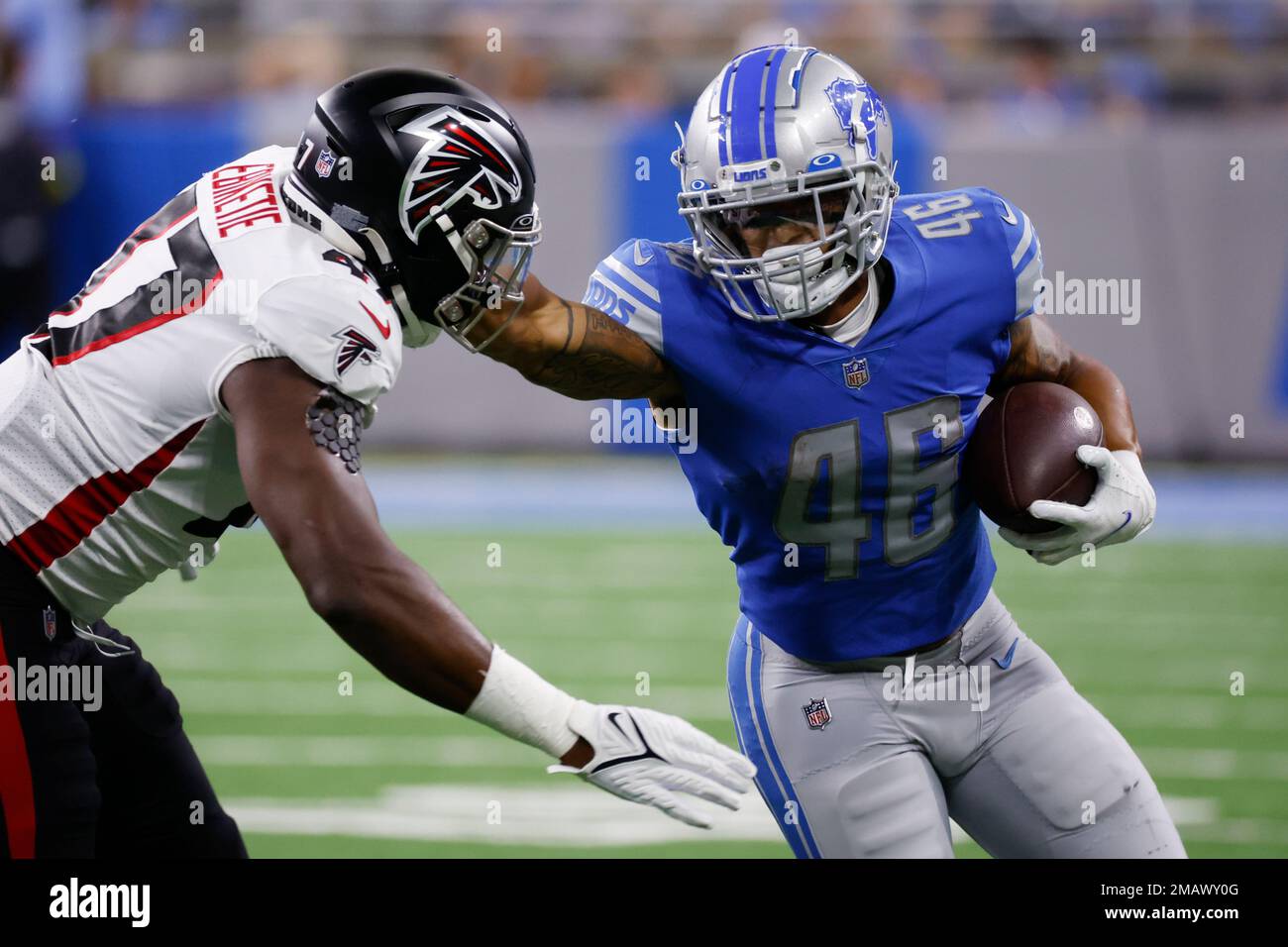 Detroit Lions running back Craig Reynolds (46) rushes on Atlanta ...
