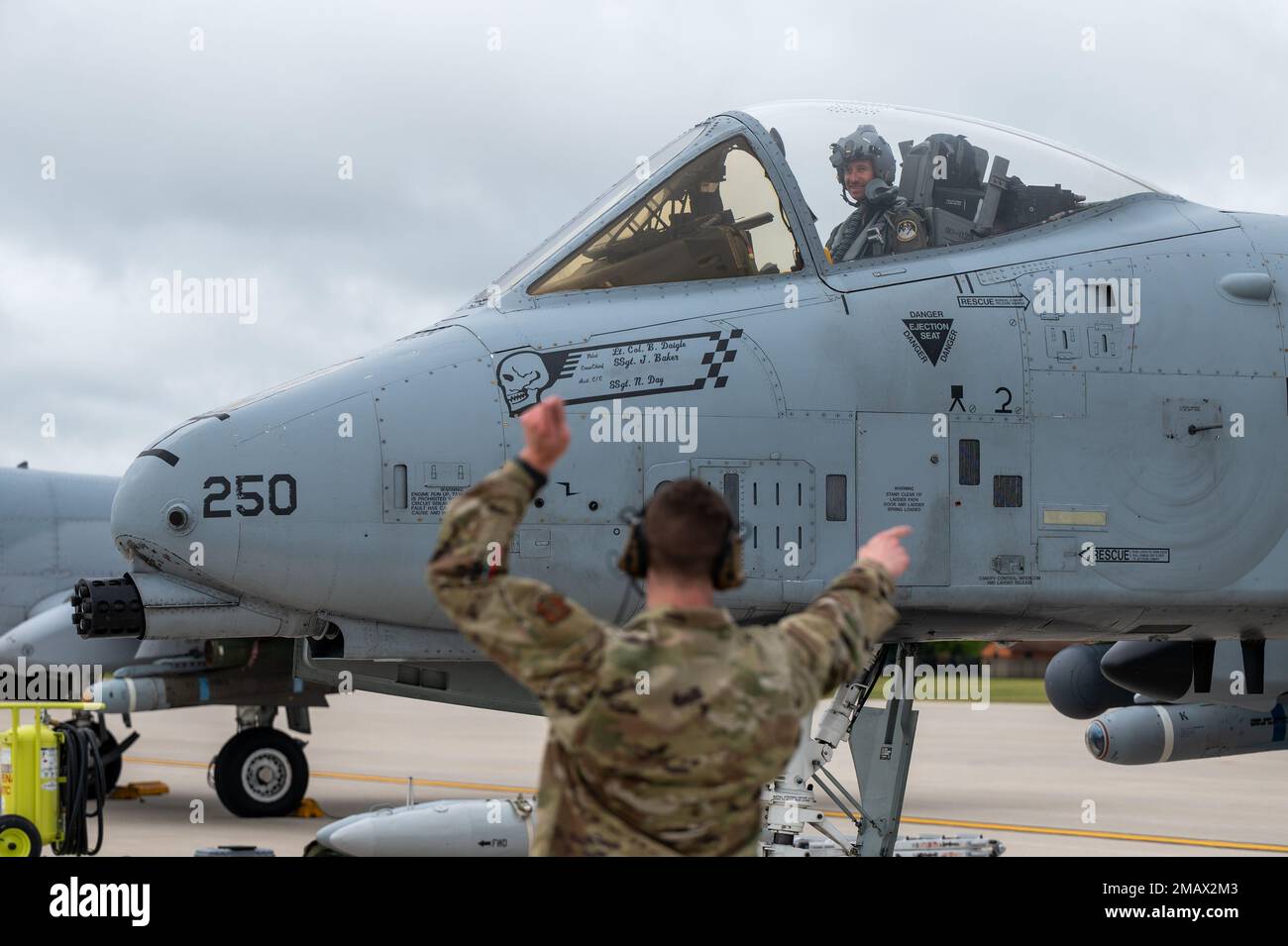 124th Fighter Wing crew chiefs prepare to launch A-10 Thunderbolt II’s ...