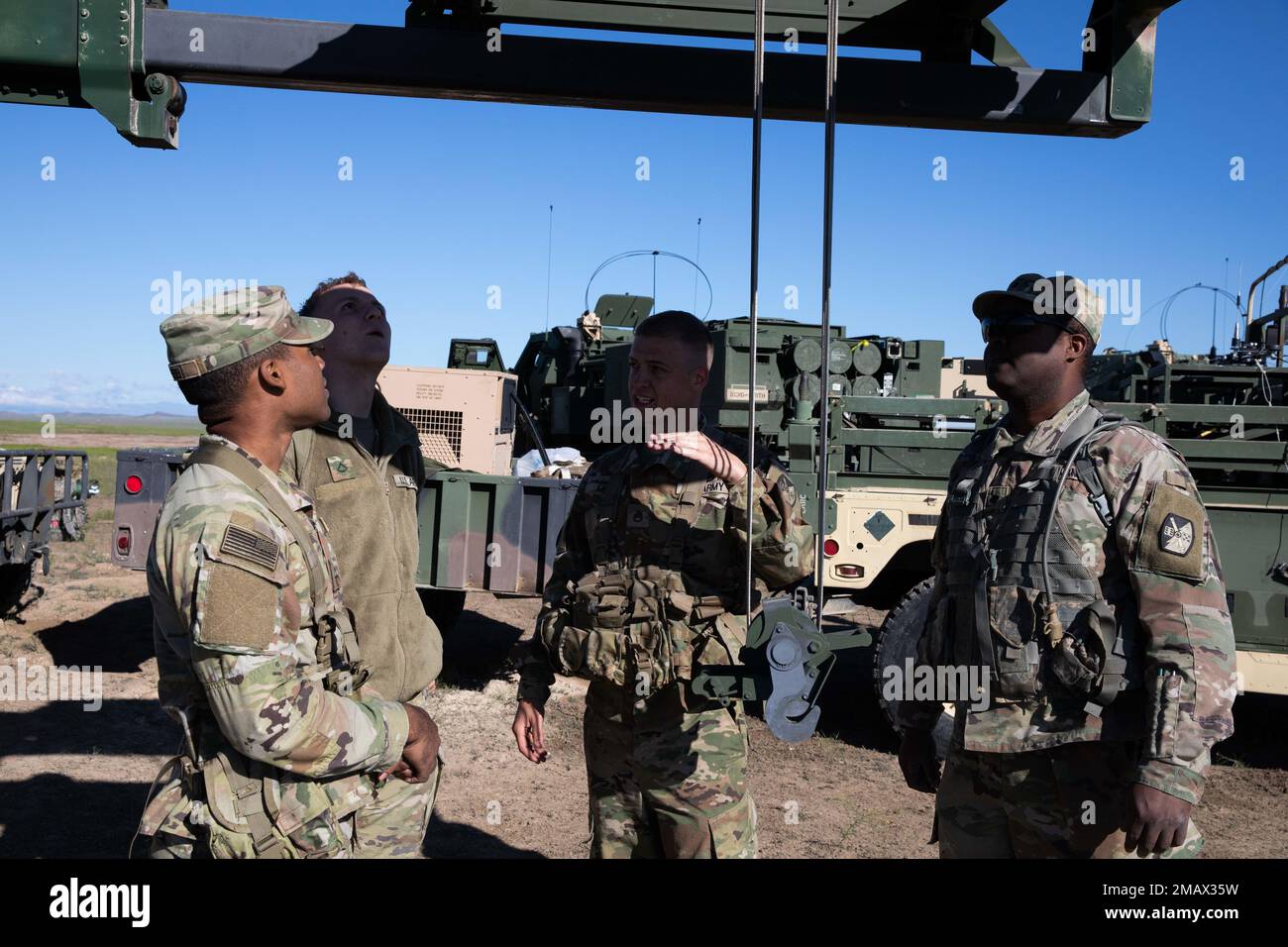 Soldiers from Alpha Battery, 5th Battalion, 113th Field Artillery ...