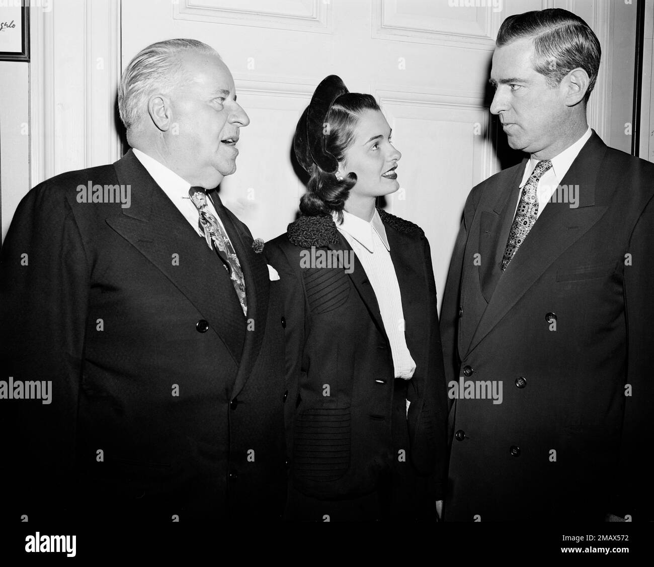 Yolande Betbeze of Mobile, Ala., the new Miss America, is received at ...