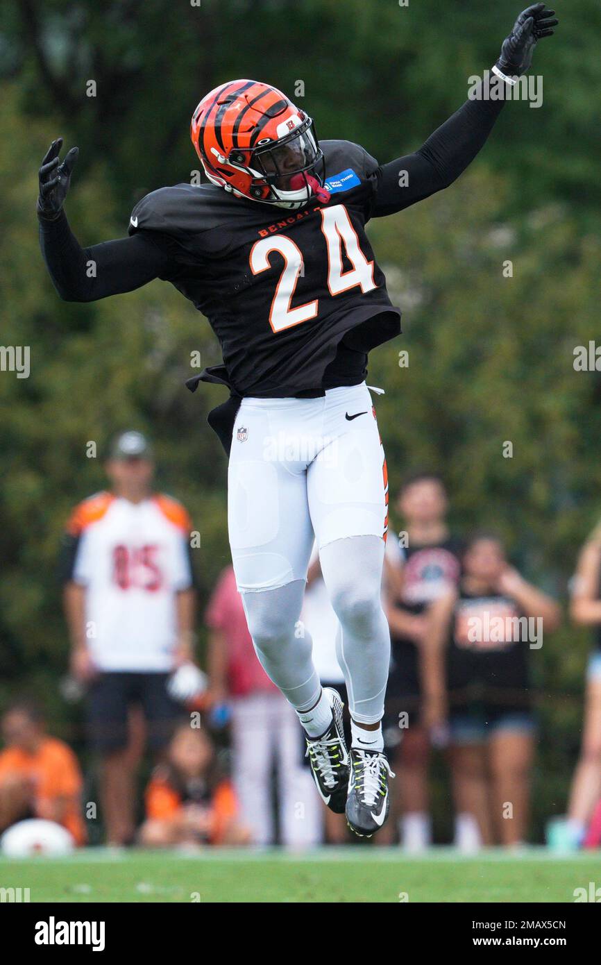 Cincinnati Bengals safety Vonn Bell (24) participates in a drill during ...