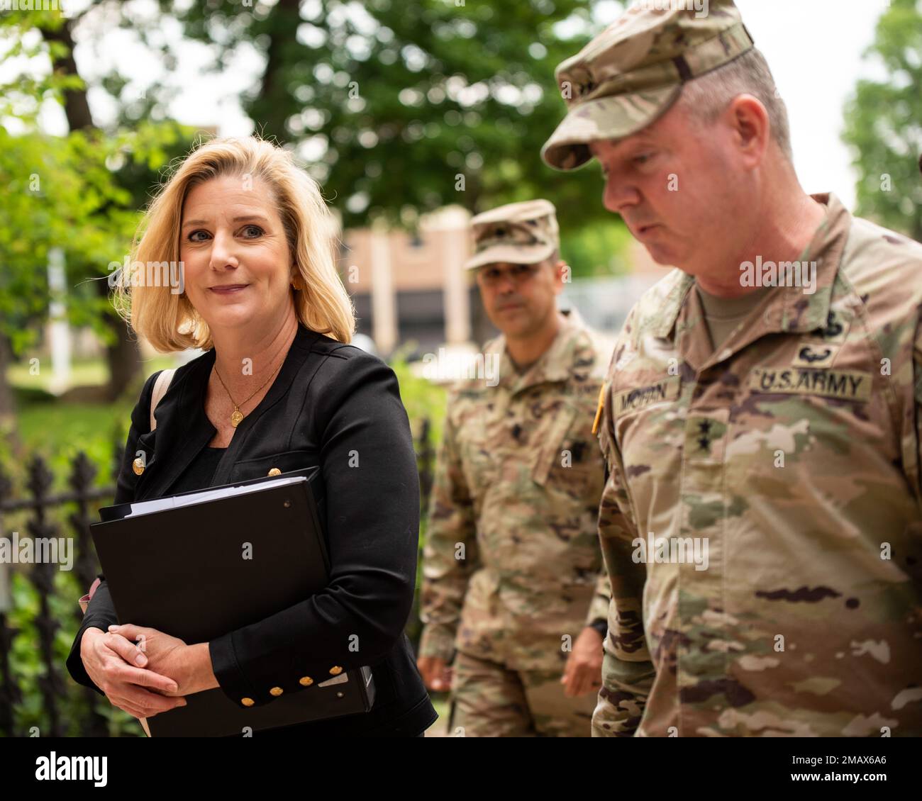 Secretary of the Army Christine Wormuth meets Maj. Gen. Chris Mohan, U ...