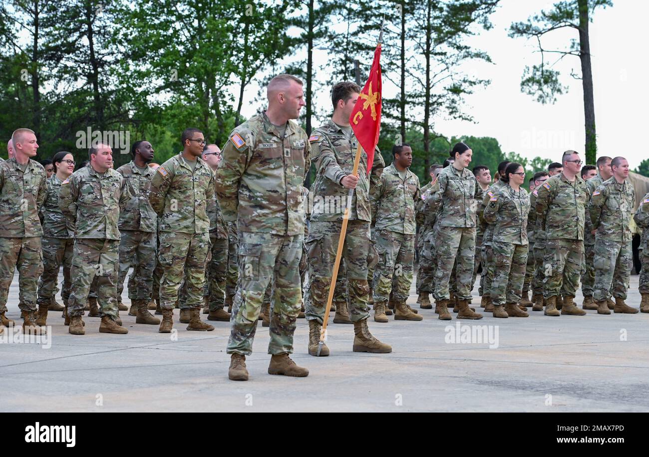 U.S. Army National Guard Soldiers with the 2-263rd Air Defense ...